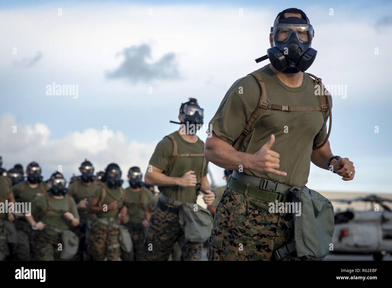 Us soldier wearing gas mask hi-res stock photography and images - Alamy