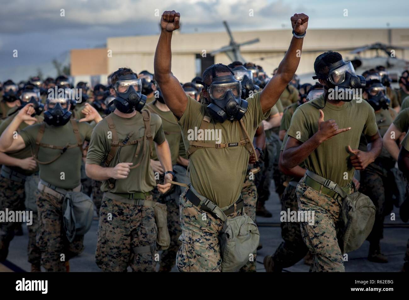 U s soldier wearing a gas mask hi-res stock photography and images - Alamy