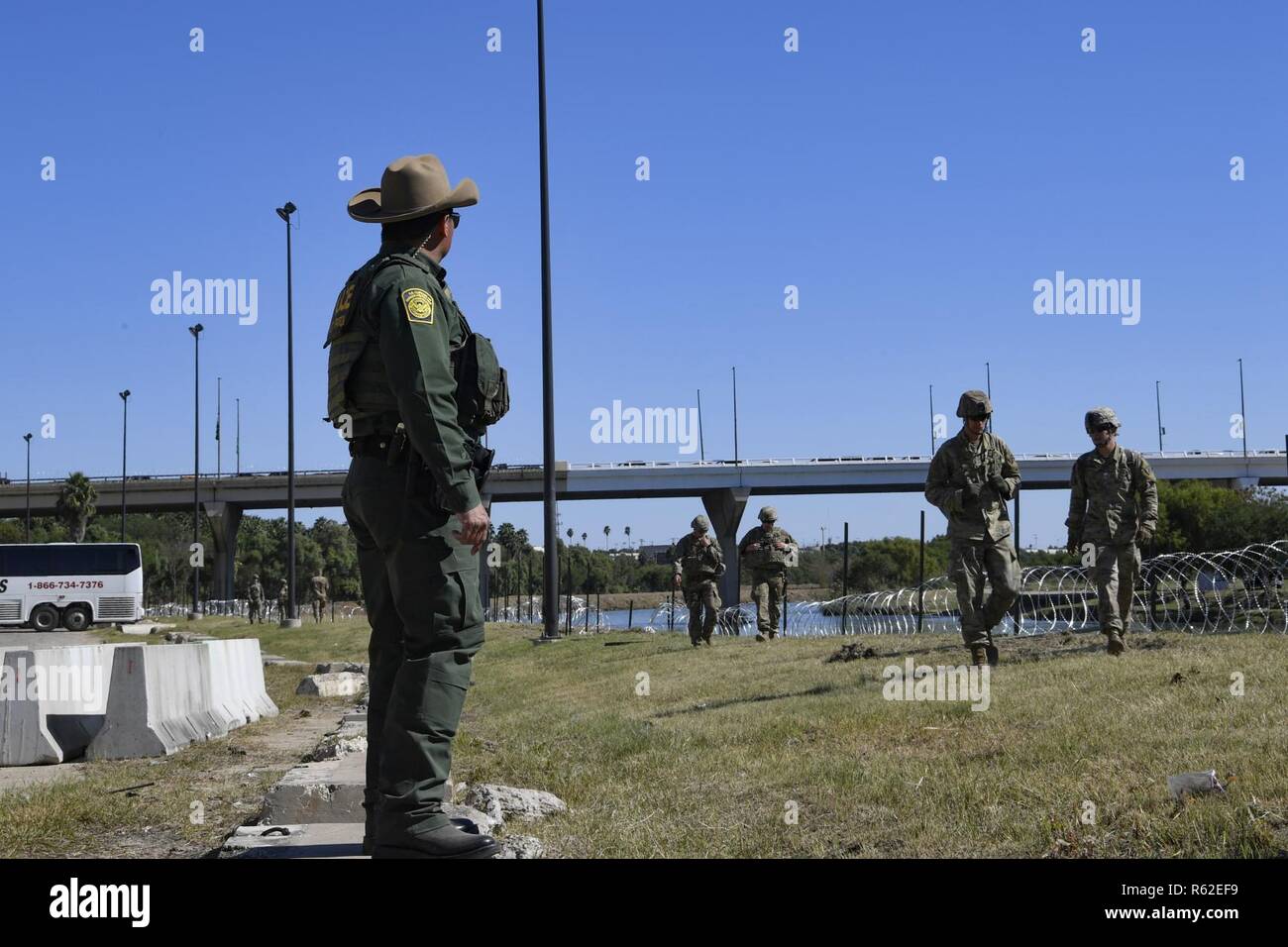 U.S. Army Soldiers with the 541st Sapper Company work along side the U ...