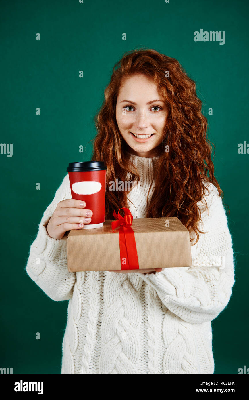 Gift shop woman hold hi-res stock photography and images - Alamy