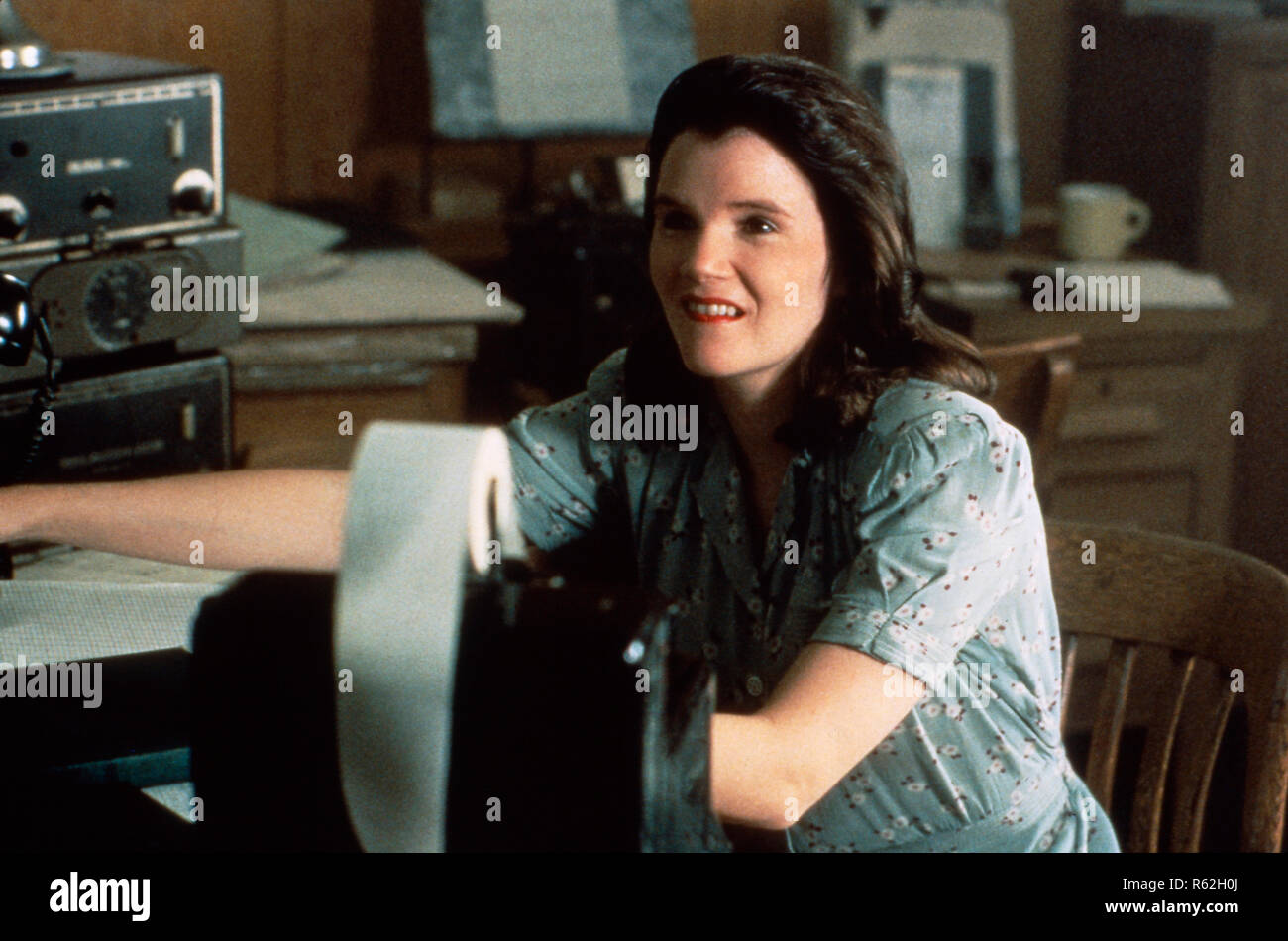 Mare winningham 1980s hi-res stock photography and images - Alamy