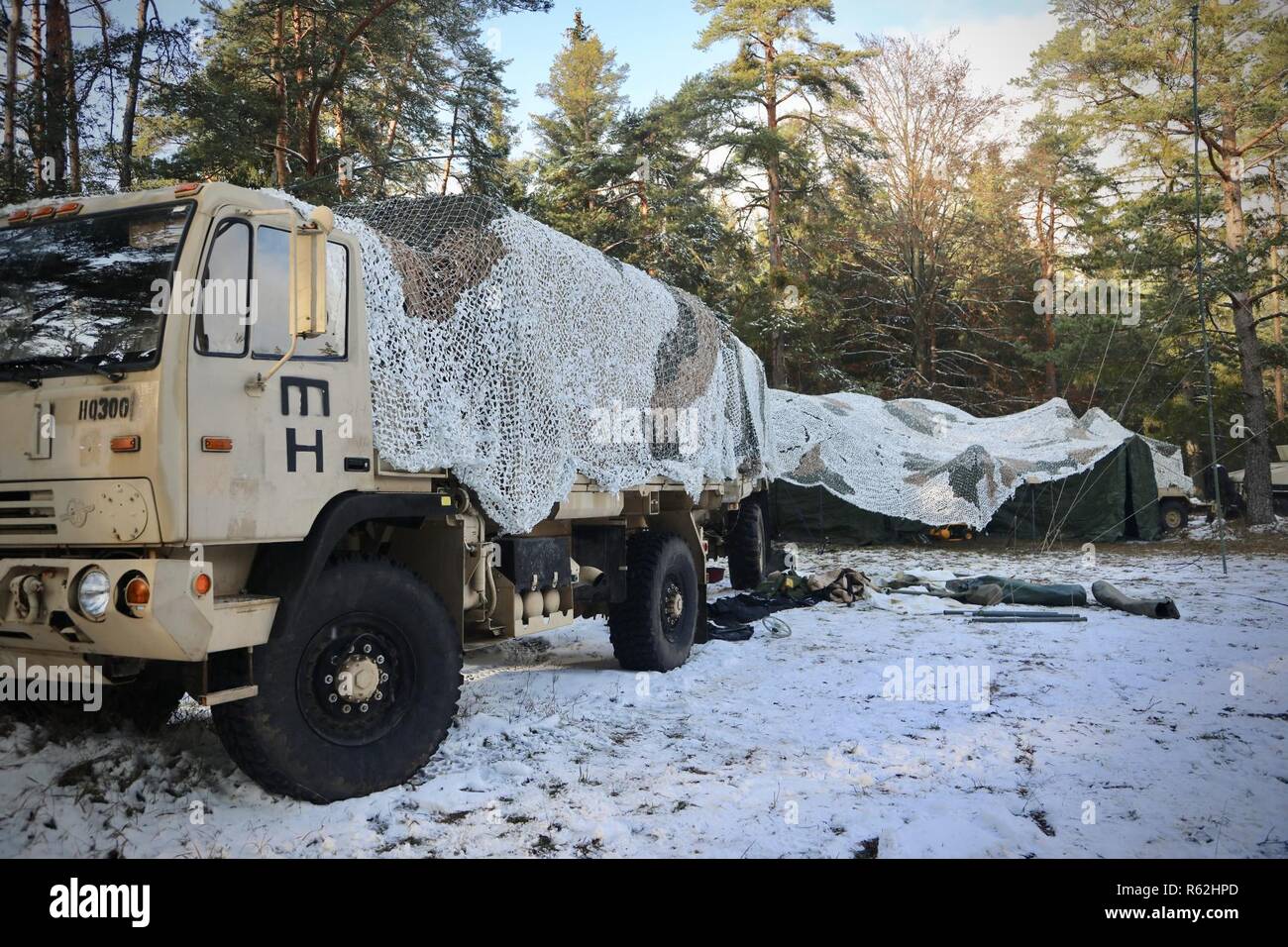 U.S. Army Soldiers from the 1st Armored Brigade Combat Team, 1st ...