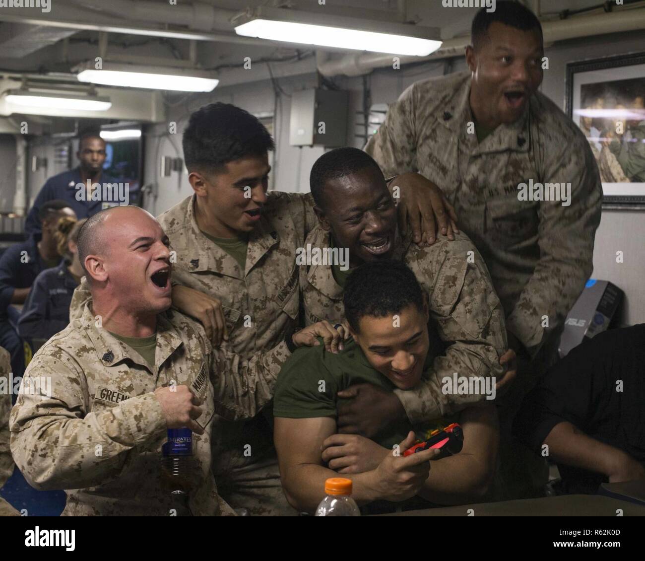 ARABIAN GULF - U.S. Marines with the 13th Marine Expeditionary Unit ...
