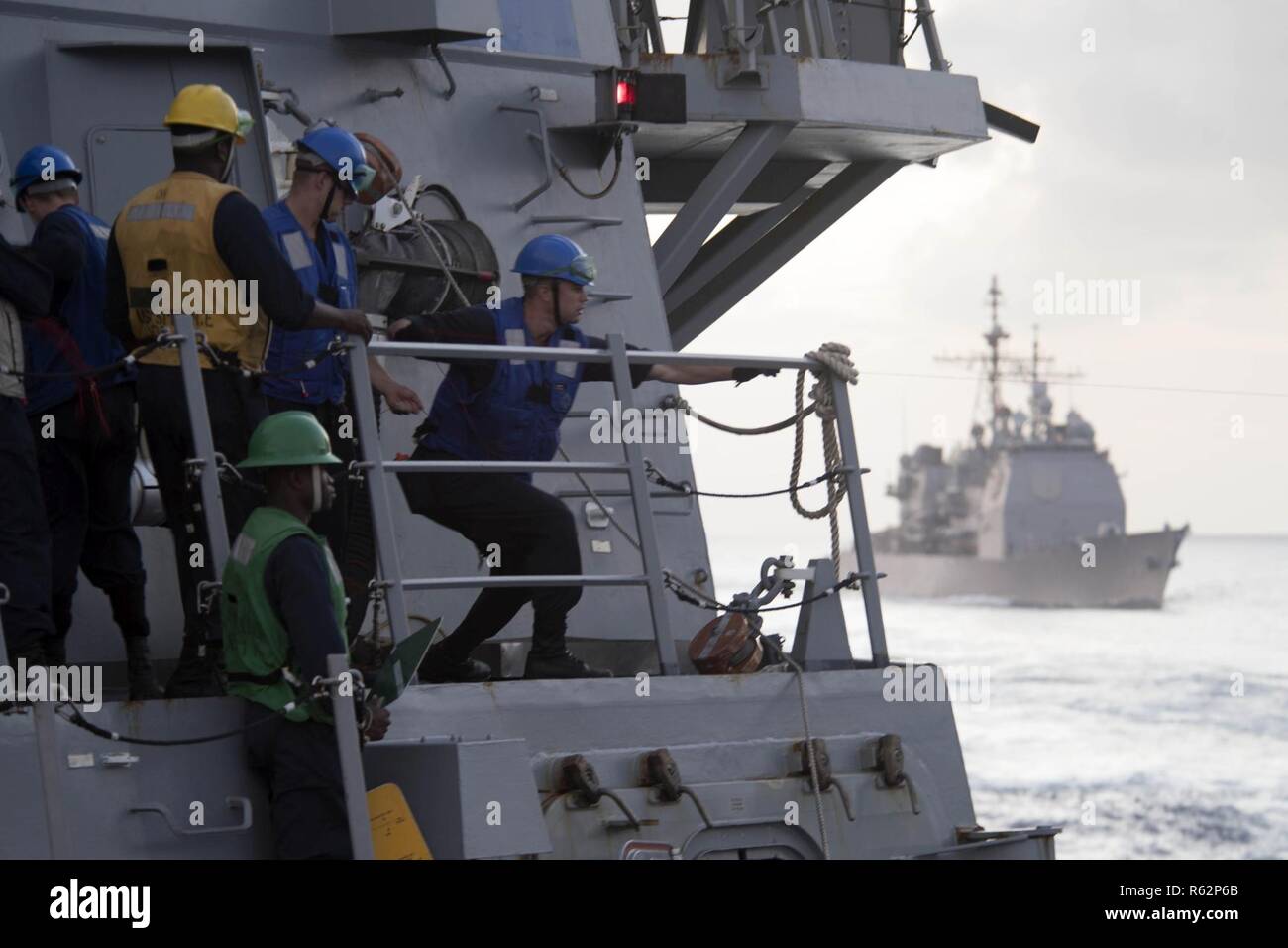 PACIFIC OCEAN (Nov. 23, 2018) Boatswain’s Mate Seaman Aaron Tierney ...
