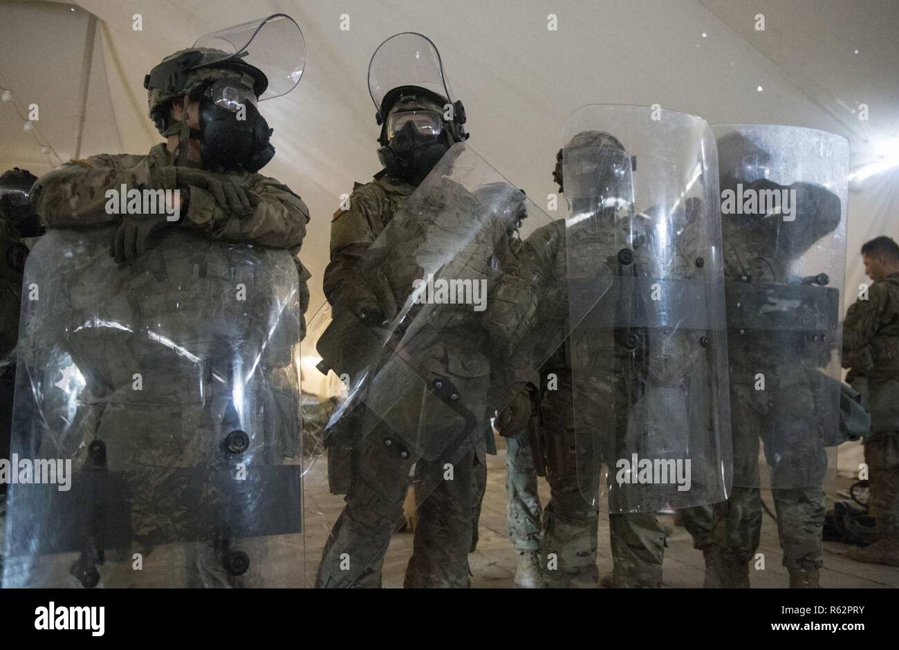 Soldiers from the 89th Military Police Brigade practice non-lethal riot ...