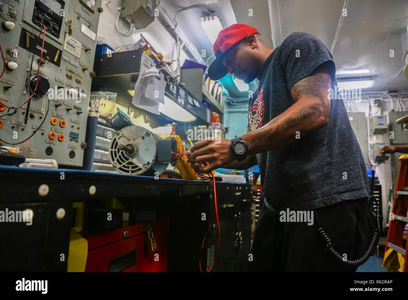 RIOHACHA, Colombia (Nov. 24, 2018) – Chief Electrician Douglas Davis, a ...