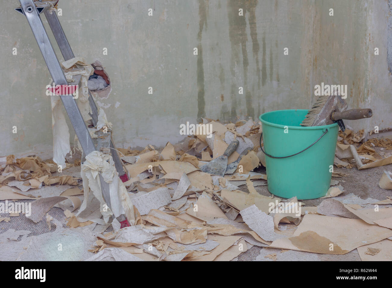 peel off wallpaper Stock Photo - Alamy