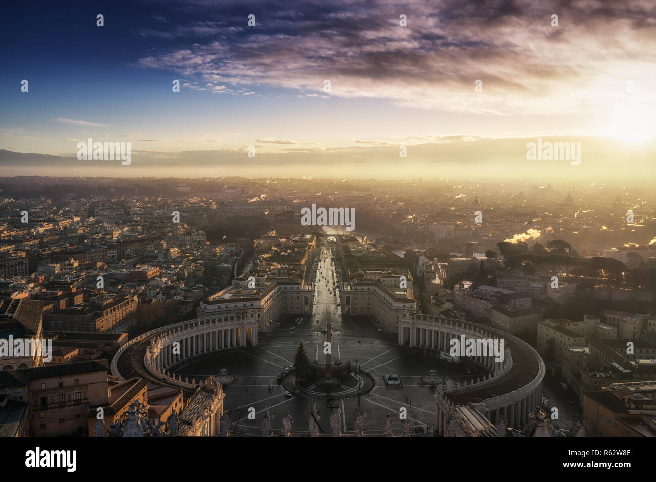 Rome sunrise st peters plaza hi-res stock photography and images - Alamy