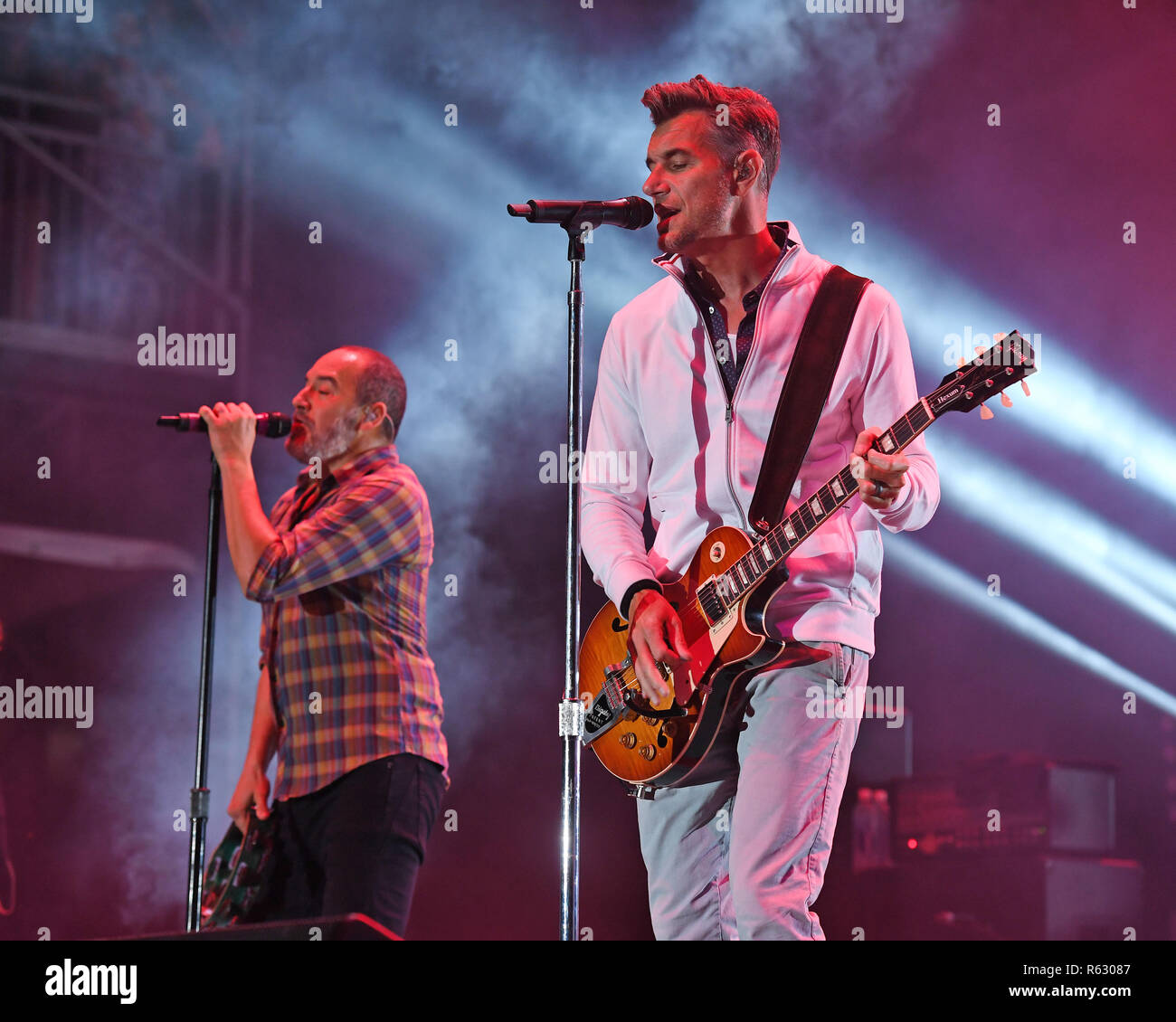 311 Nick Hexum High Resolution Stock Photography and Images - Alamy