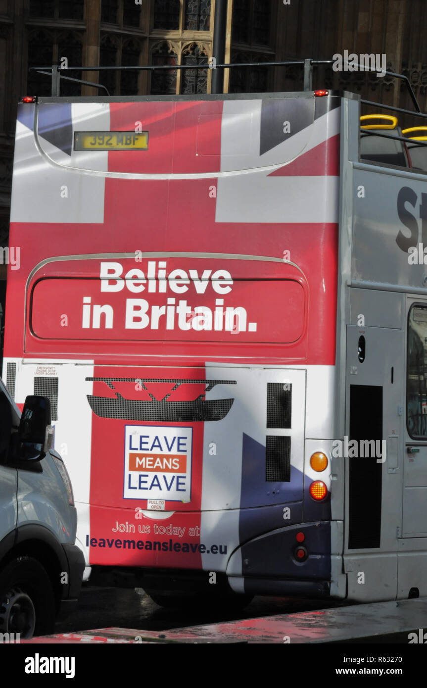 The Leave Means Leave battle bus arrives at Parliament Stock Photo - Alamy