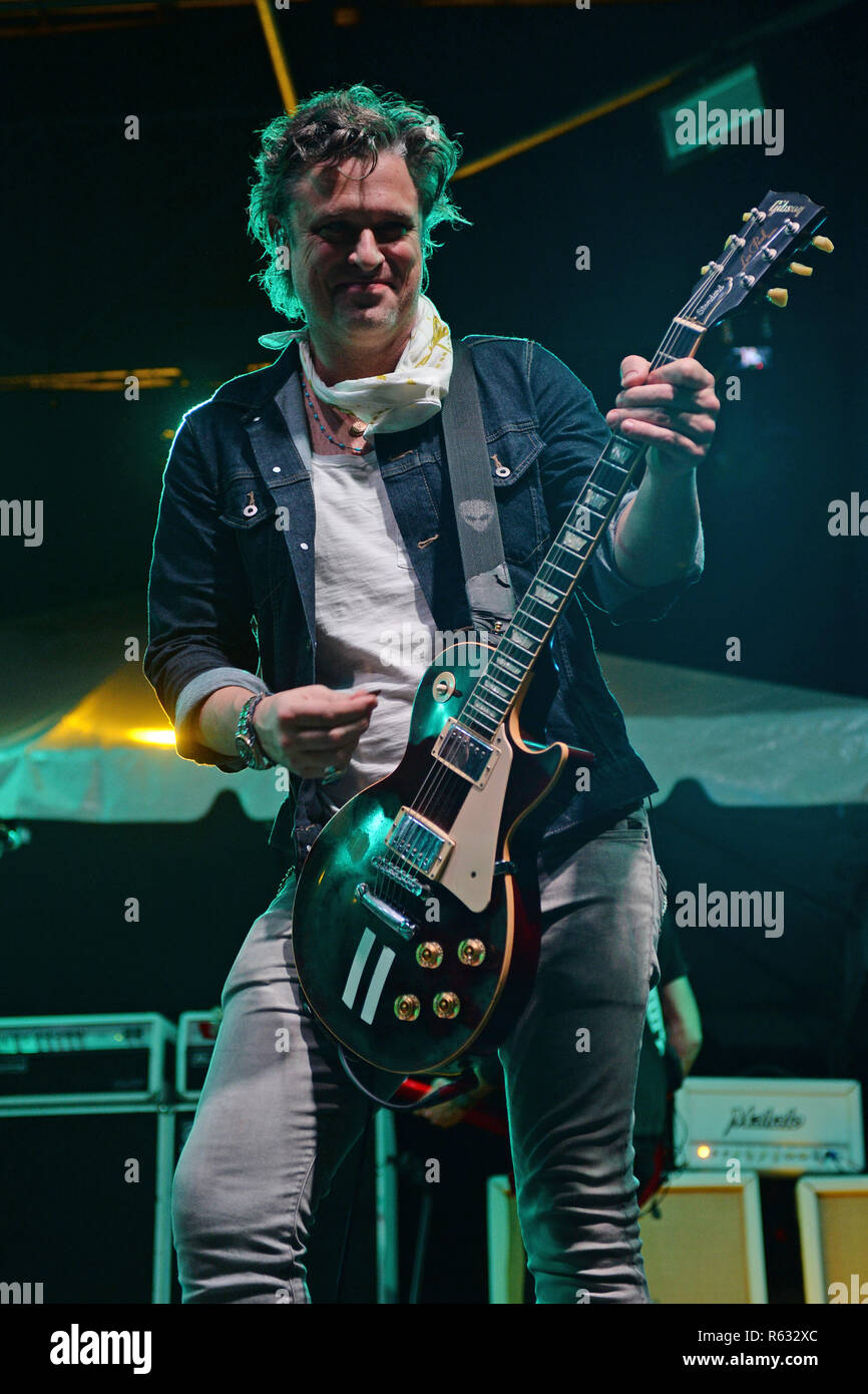 Dean roland hi-res stock photography and images - Alamy