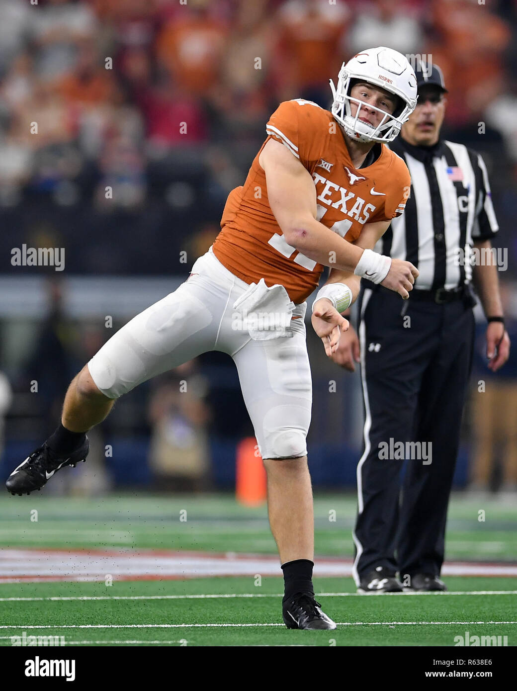 Arlington, Texas, USA. 1st Dec, 2018. Texas Longhorns quarterback Sam ...