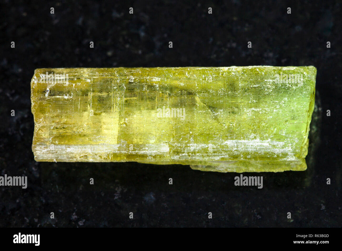 raw crystal of Heliodor (yellow beryl) on dark Stock Photo - Alamy