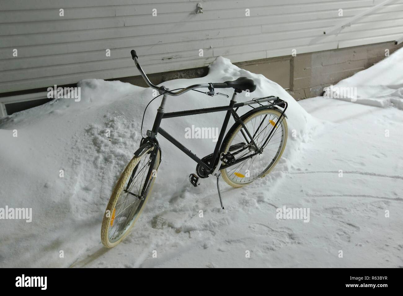 Bicycle on snow Stock Photo - Alamy