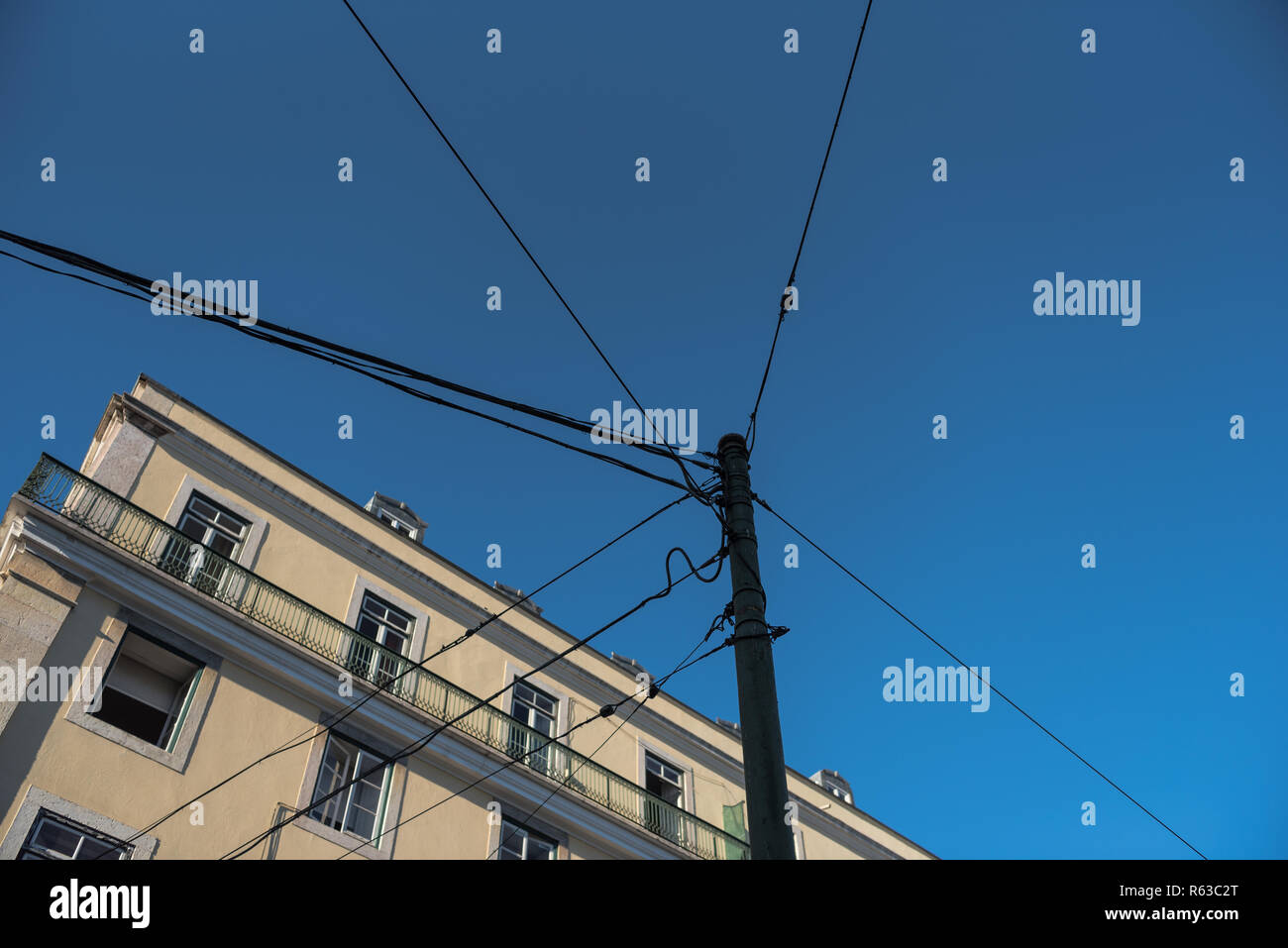 Connecting telephone wires hi-res stock photography and images - Alamy