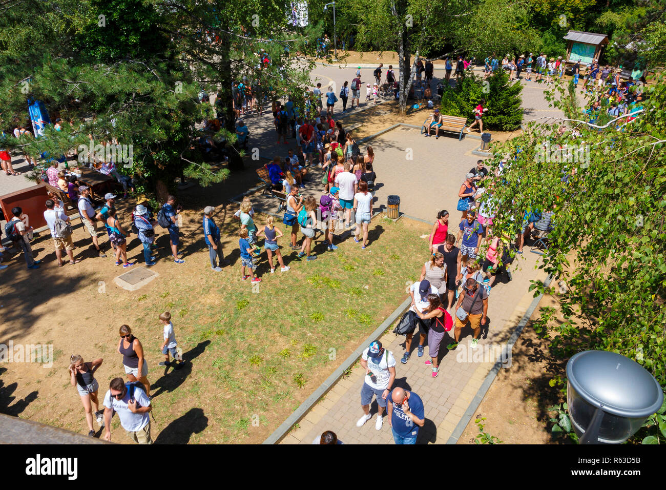 Queue national park tourism hi-res stock photography and images - Alamy