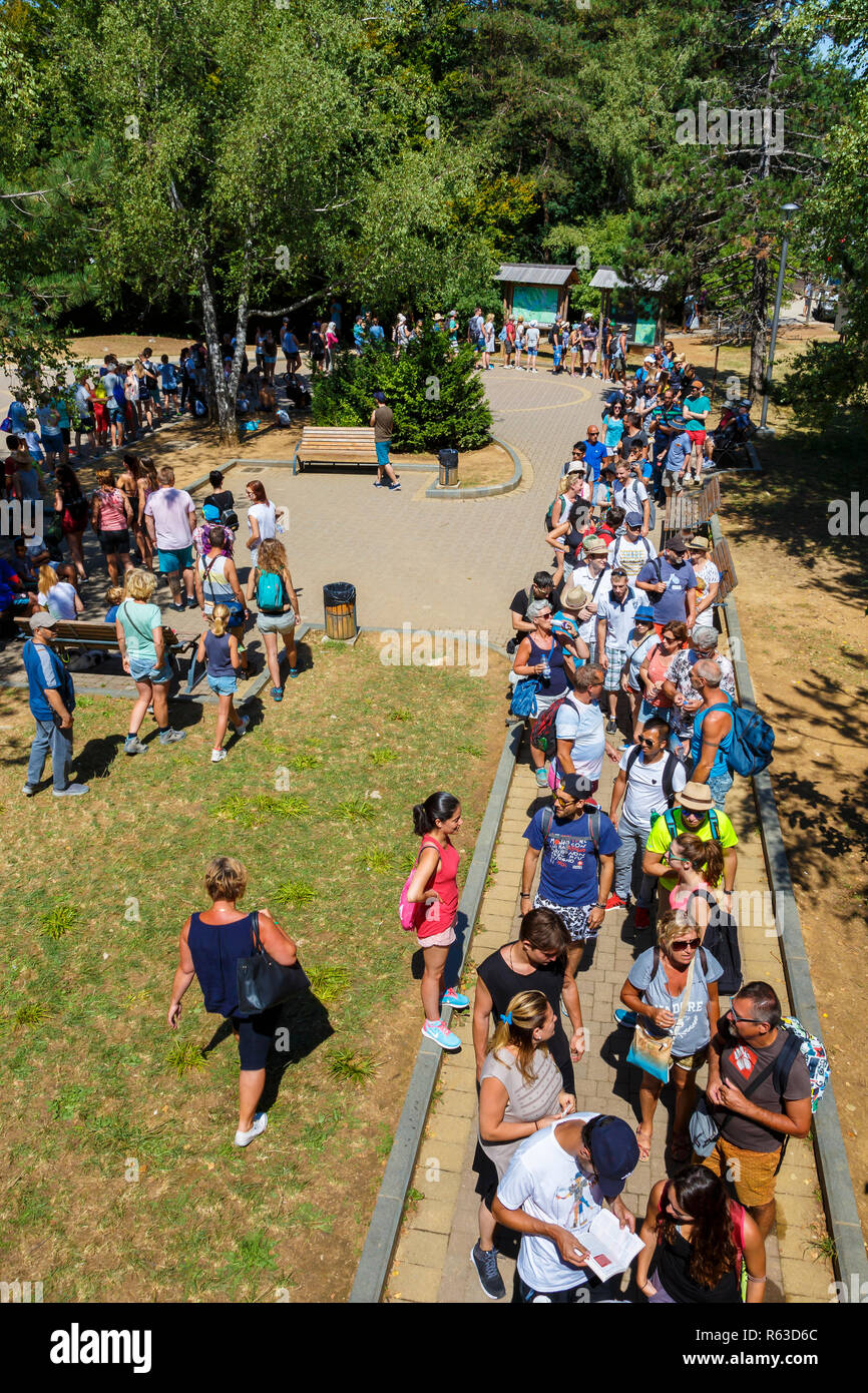 Tourism queue hi-res stock photography and images - Alamy