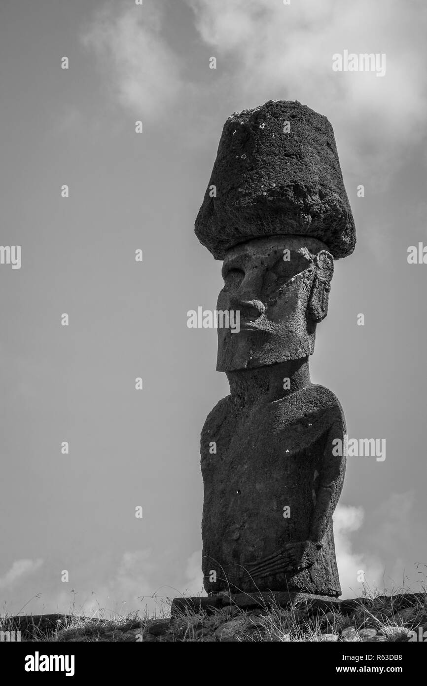 Moai statue rapa nui Black and White Stock Photos & Images - Alamy