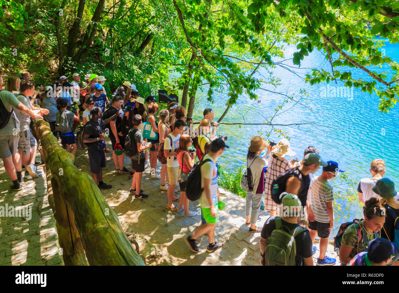 Crowded path way hi-res stock photography and images - Alamy