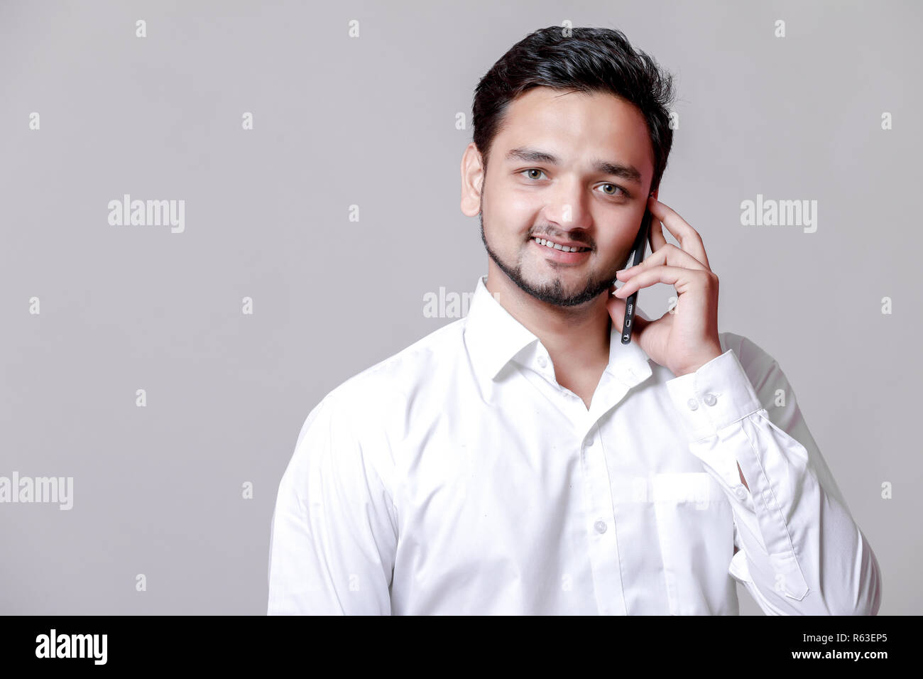 Young indian man using mobile Stock Photo - Alamy