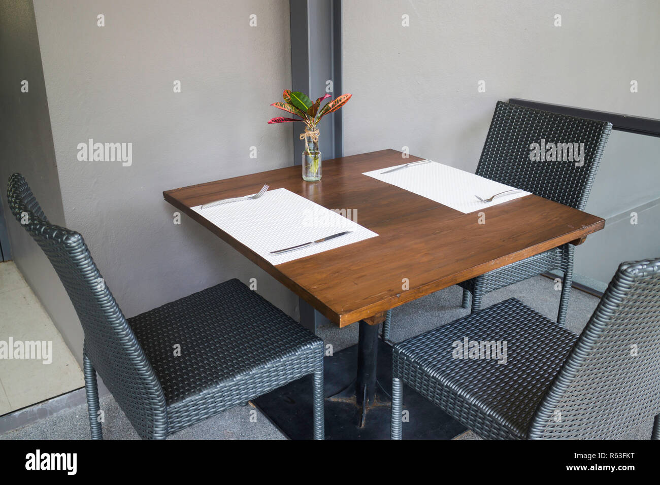 Standard table setting of hotel restaurant Stock Photo - Alamy