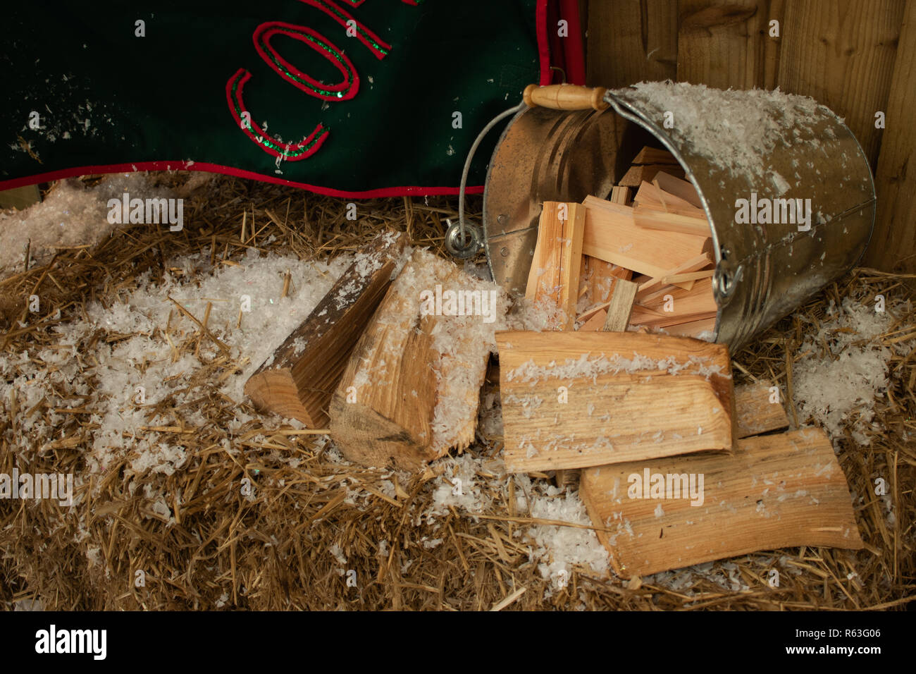 Bucket on top of log hi-res stock photography and images - Alamy