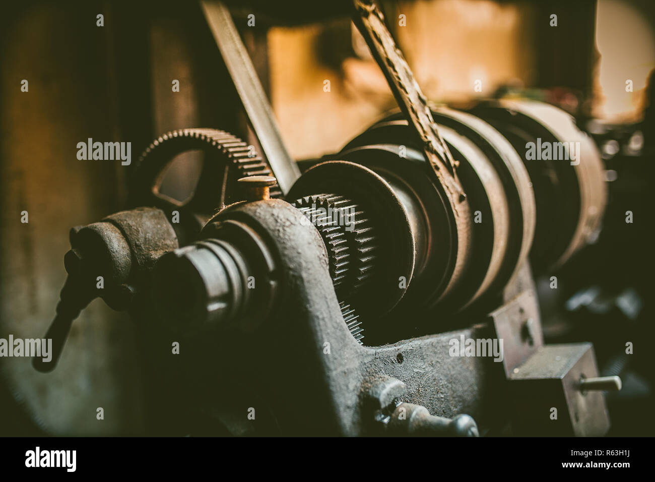 Vintage milling machine in metal hi-res stock photography and images ...