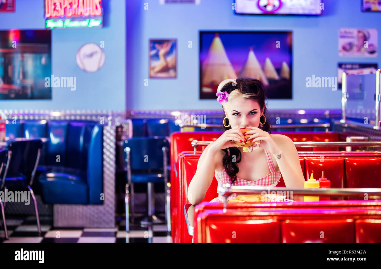 Portrait of a young Pin Up, front view, eating his hamburger Stock ...