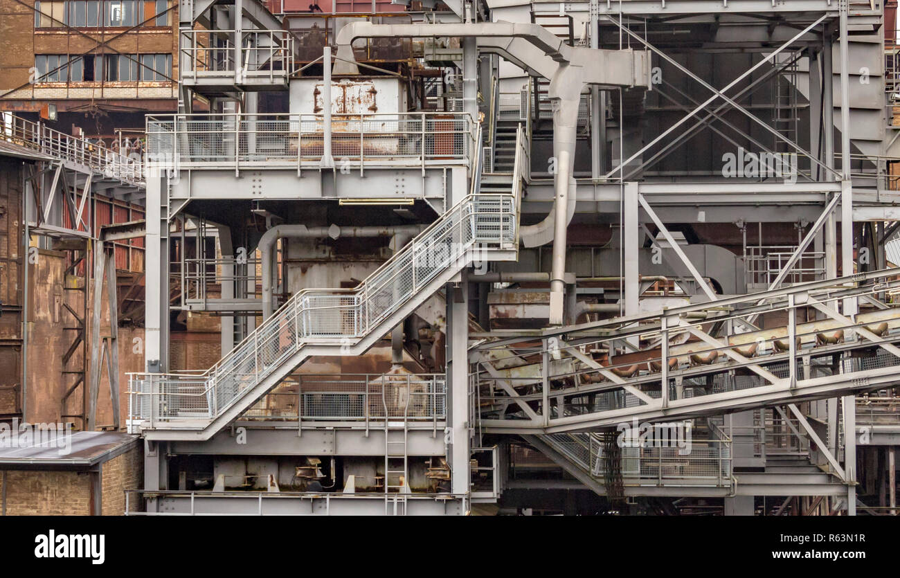 rundown industrial scenery Stock Photo - Alamy