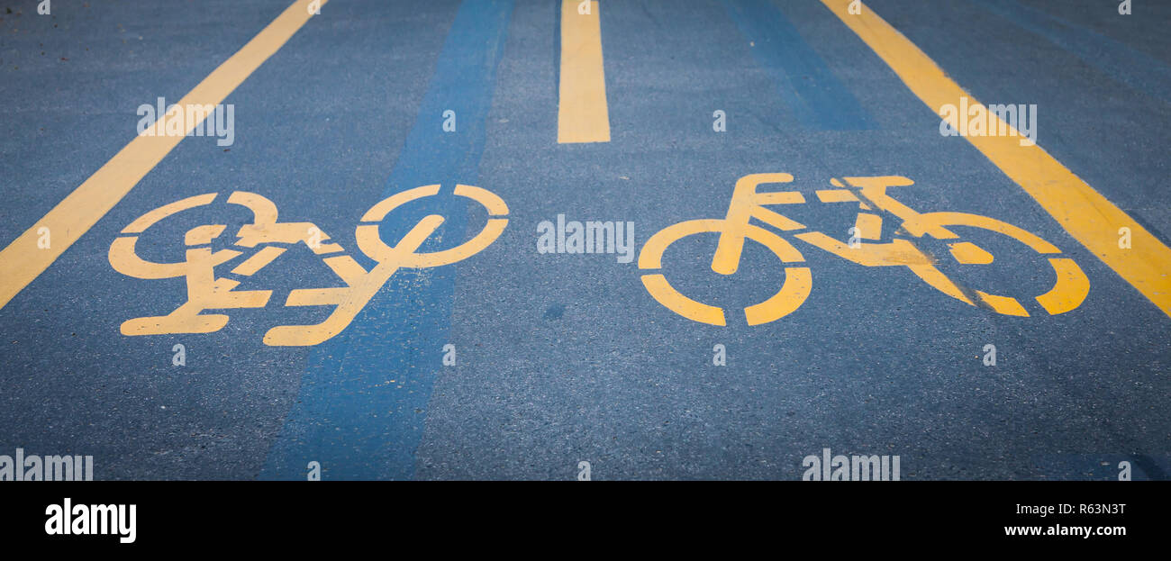 Bicycle signs painted on asphalt Stock Photo - Alamy