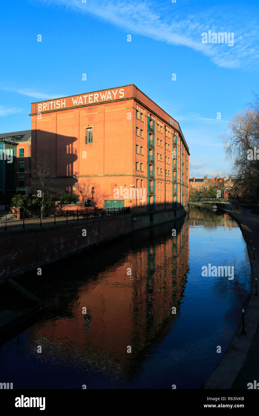 The Nottingham and Beeston Canal, Castle Wharf, Waterfront area of ...