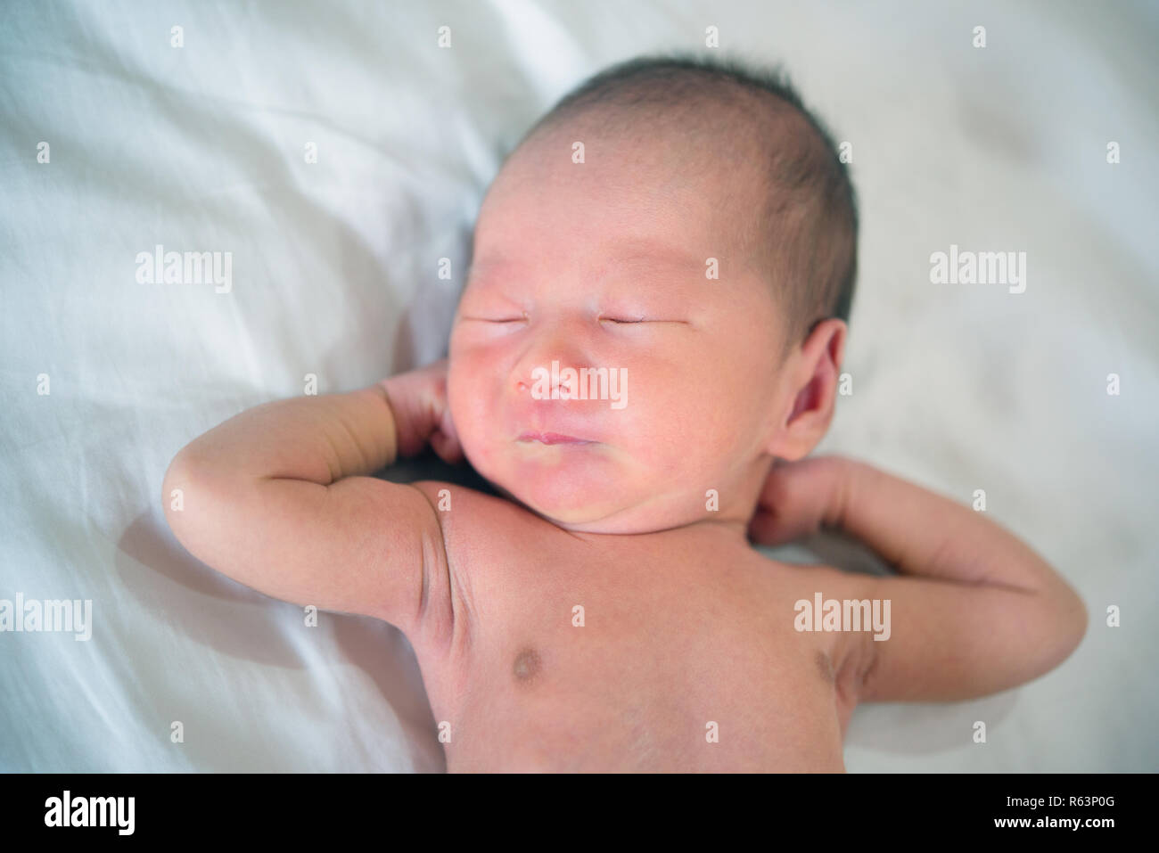 Newborn baby stretches Stock Photo - Alamy