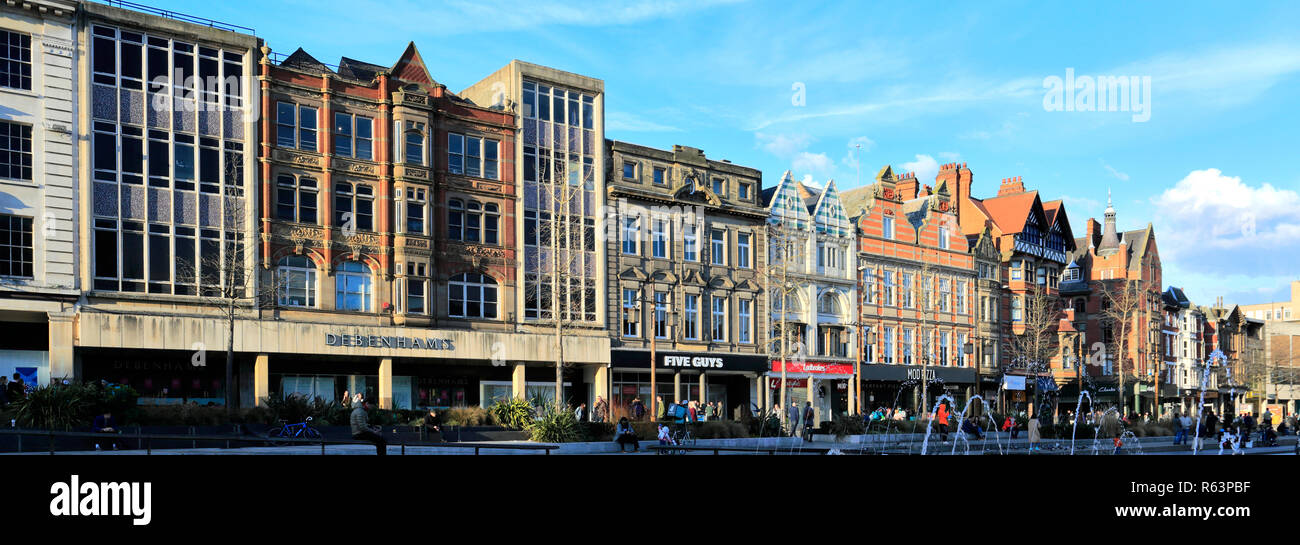 City centre shops reflected in the infinity pool, and fountains, Old ...