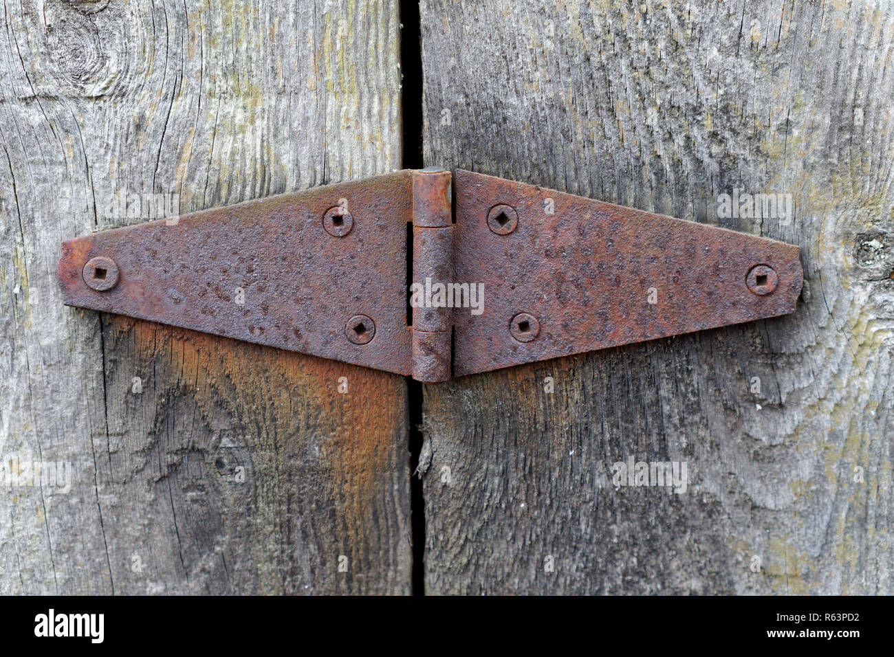 Gate hinges hi-res stock photography and images - Alamy