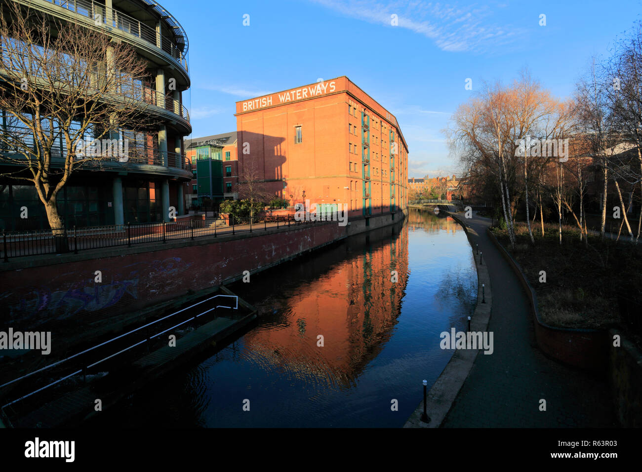 Nottingham canal narrowboats hi-res stock photography and images - Alamy