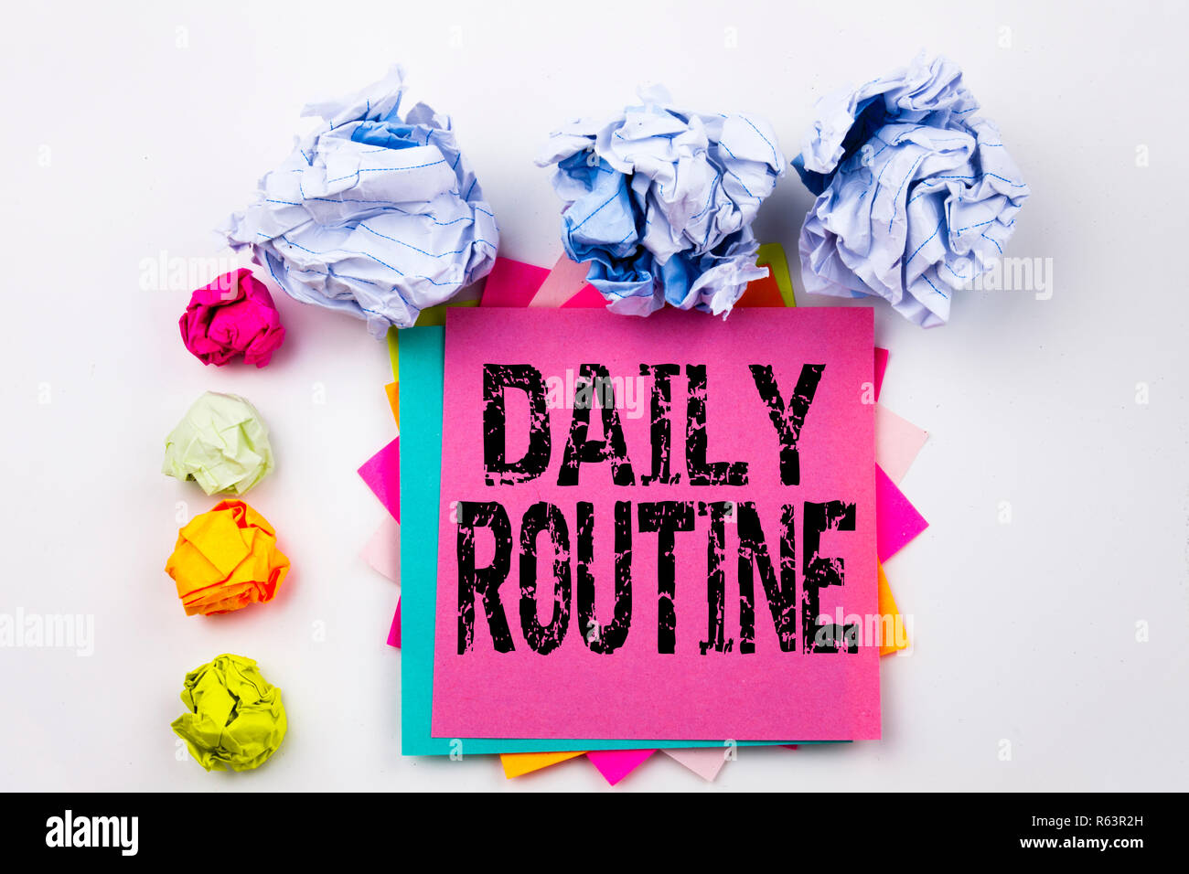 Writing text showing Daily Routine written on sticky note in office ...