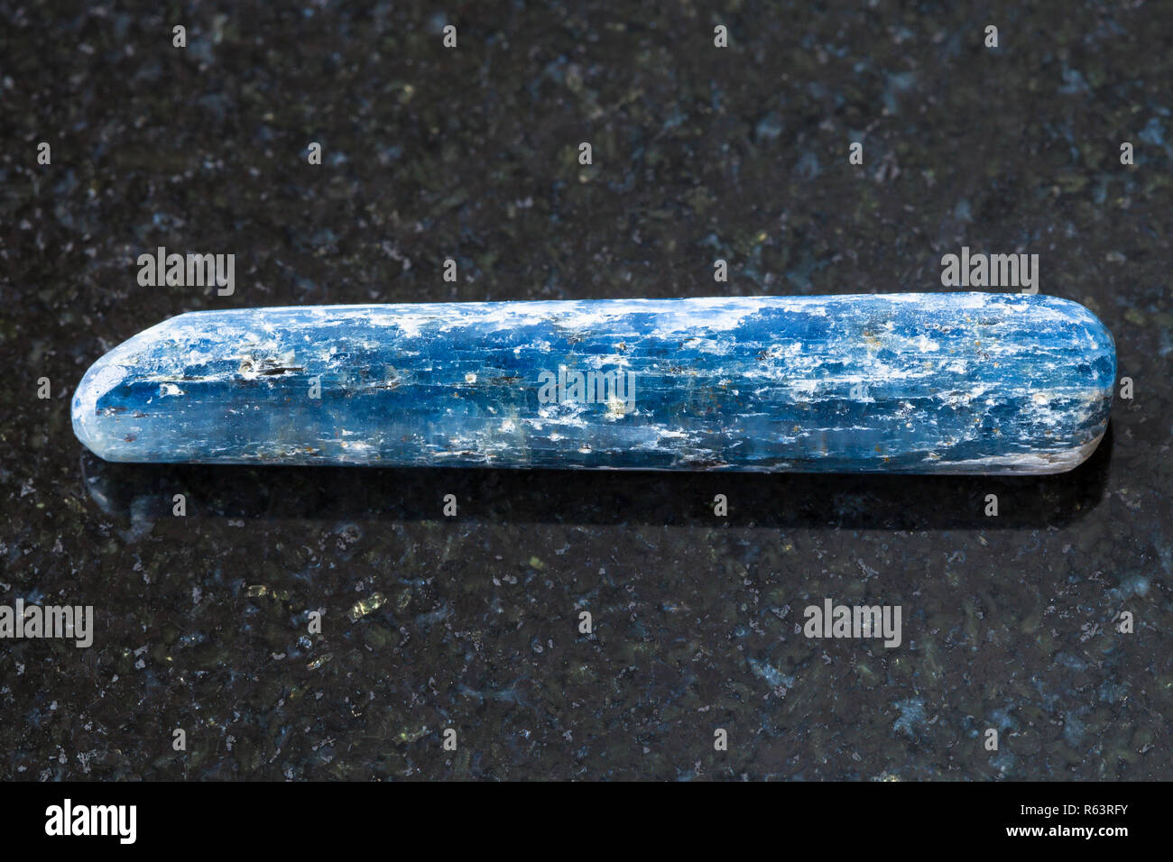 Blue cyanite mineral sample hi-res stock photography and images - Alamy
