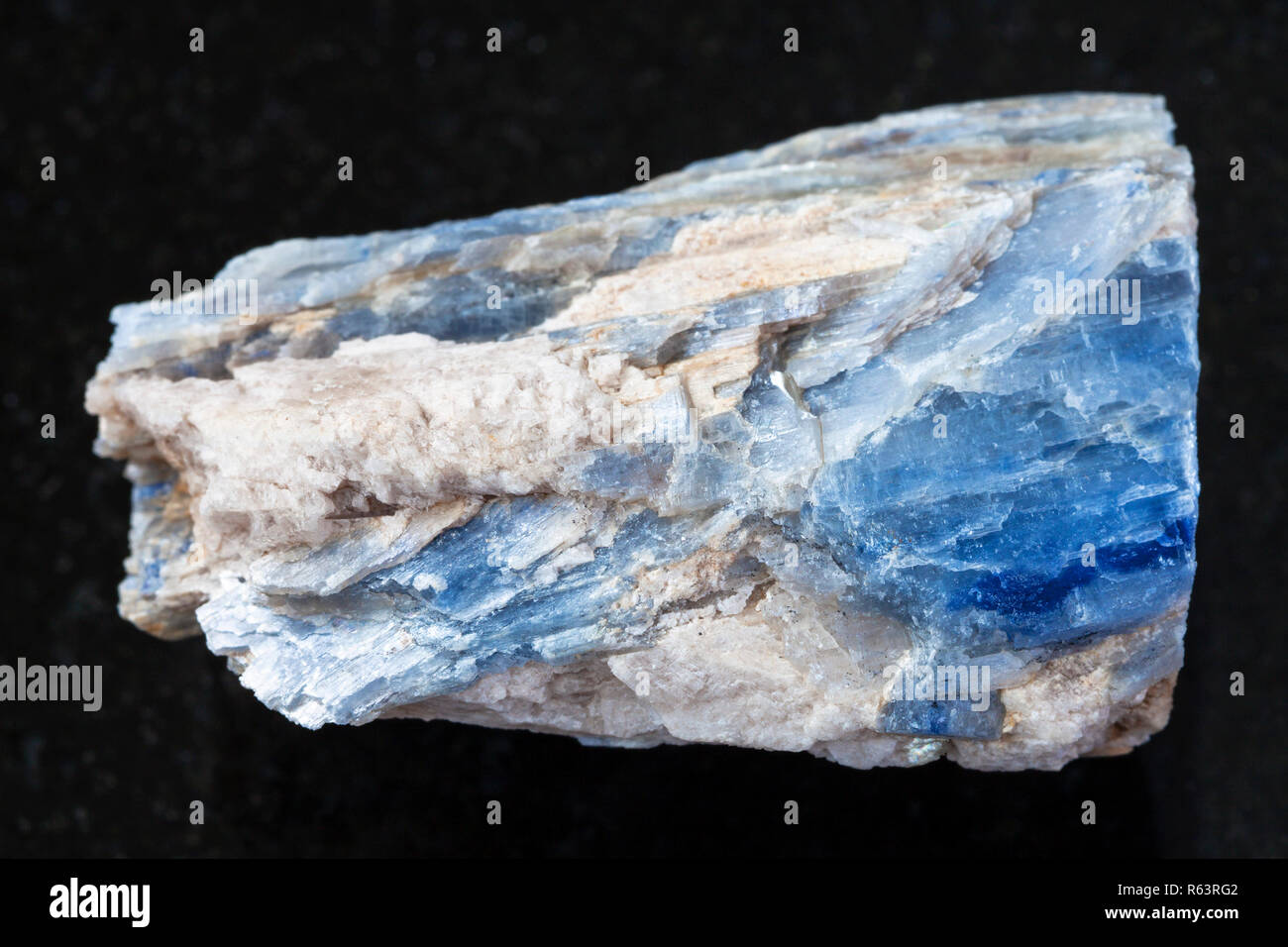 Cyanite sample hi-res stock photography and images - Alamy
