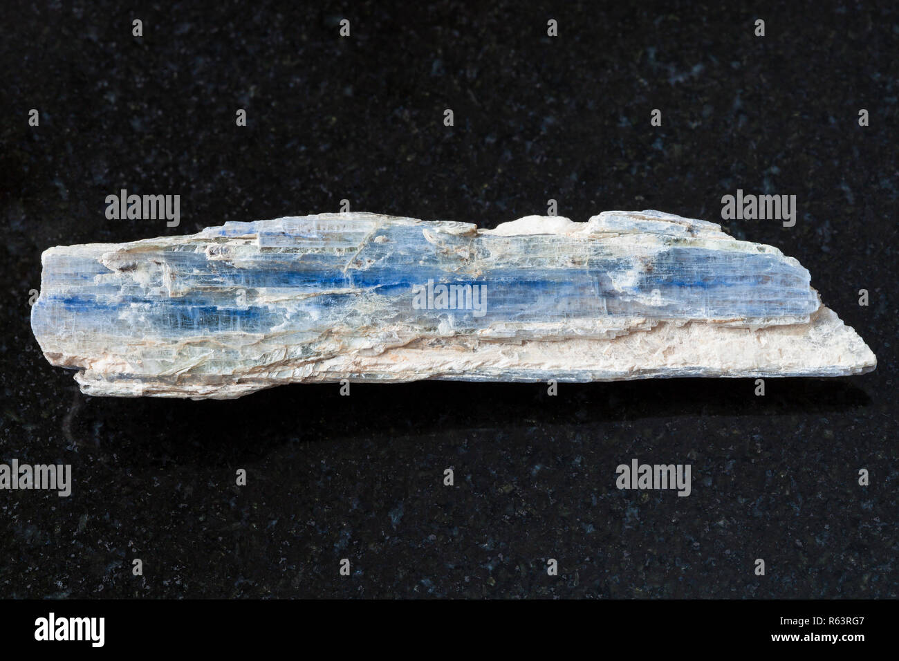 Blue cyanite mineral sample hi-res stock photography and images - Alamy