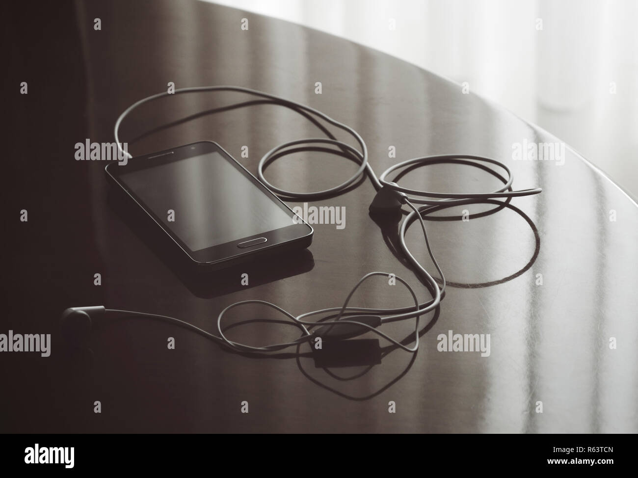 Earbuds hi-res stock photography and images - Alamy