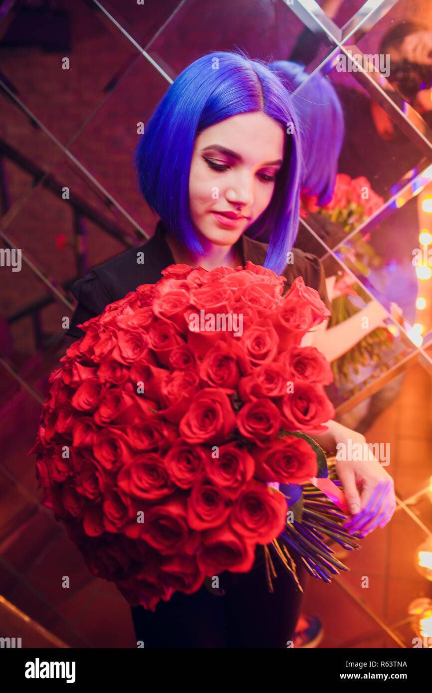 Portrait of a young beautiful woman smelling flowers Stock Photo - Alamy