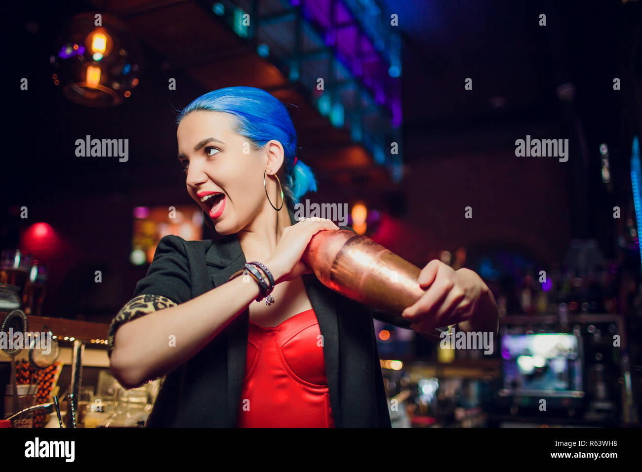 Girl bartender makes cocktail hi-res stock photography and images - Alamy