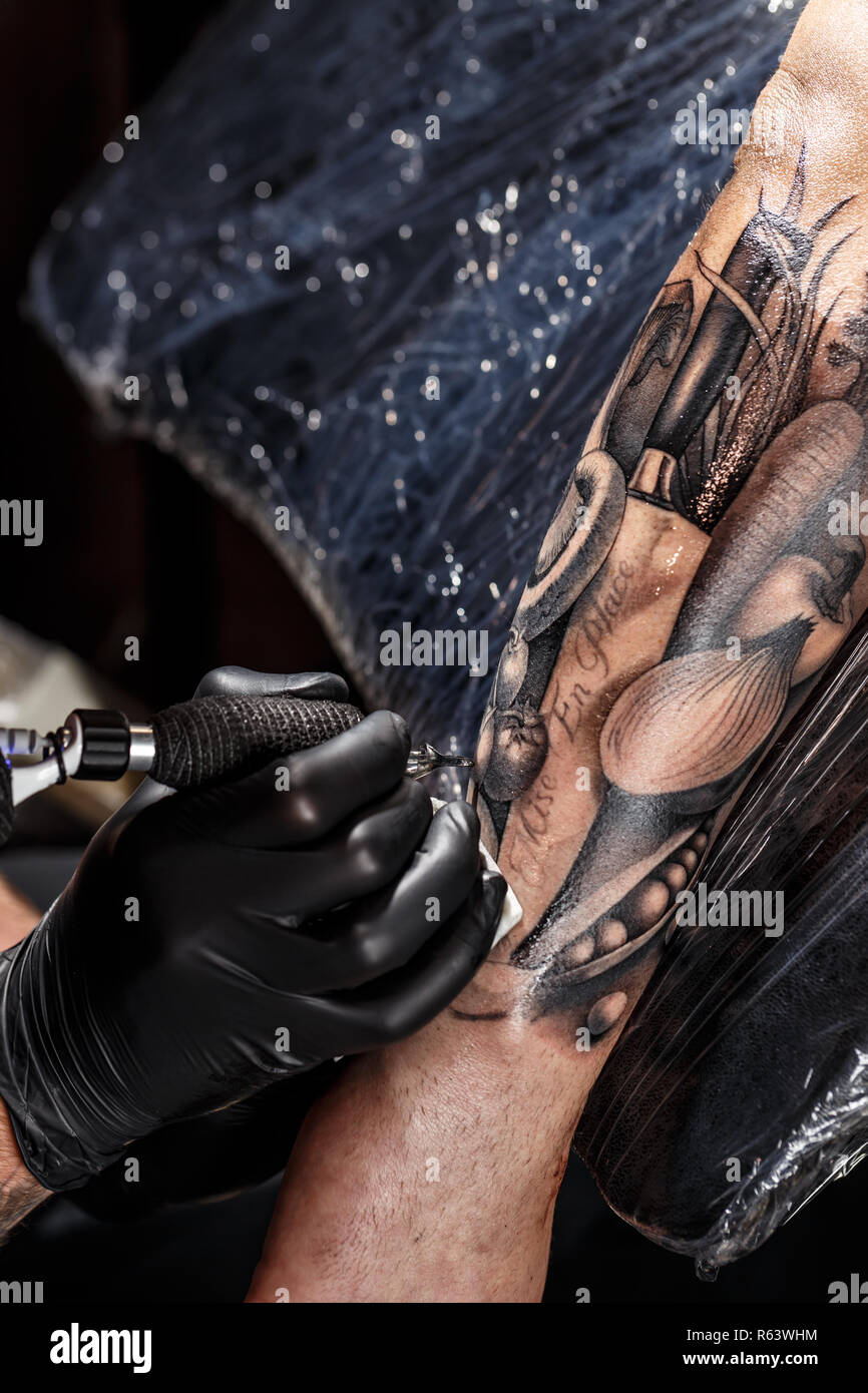 Tattoo master works Stock Photo - Alamy