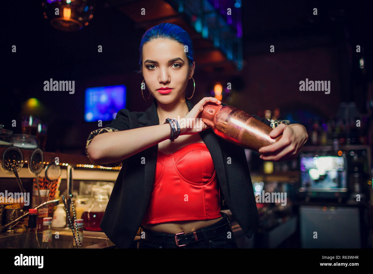 Girl bartender makes cocktail hi-res stock photography and images - Alamy