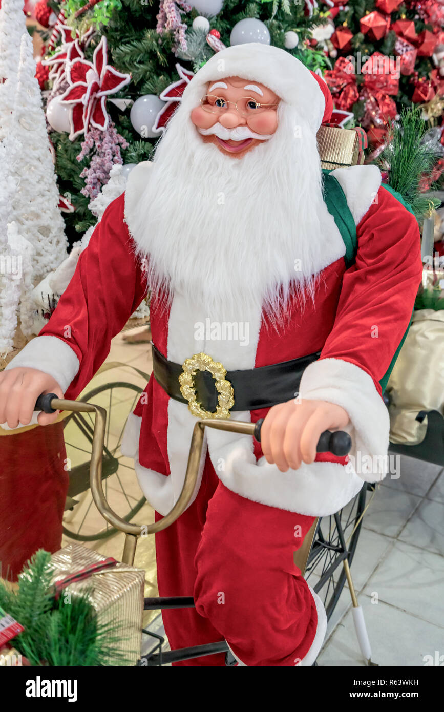 Big puppet hi-res stock photography and images - Alamy