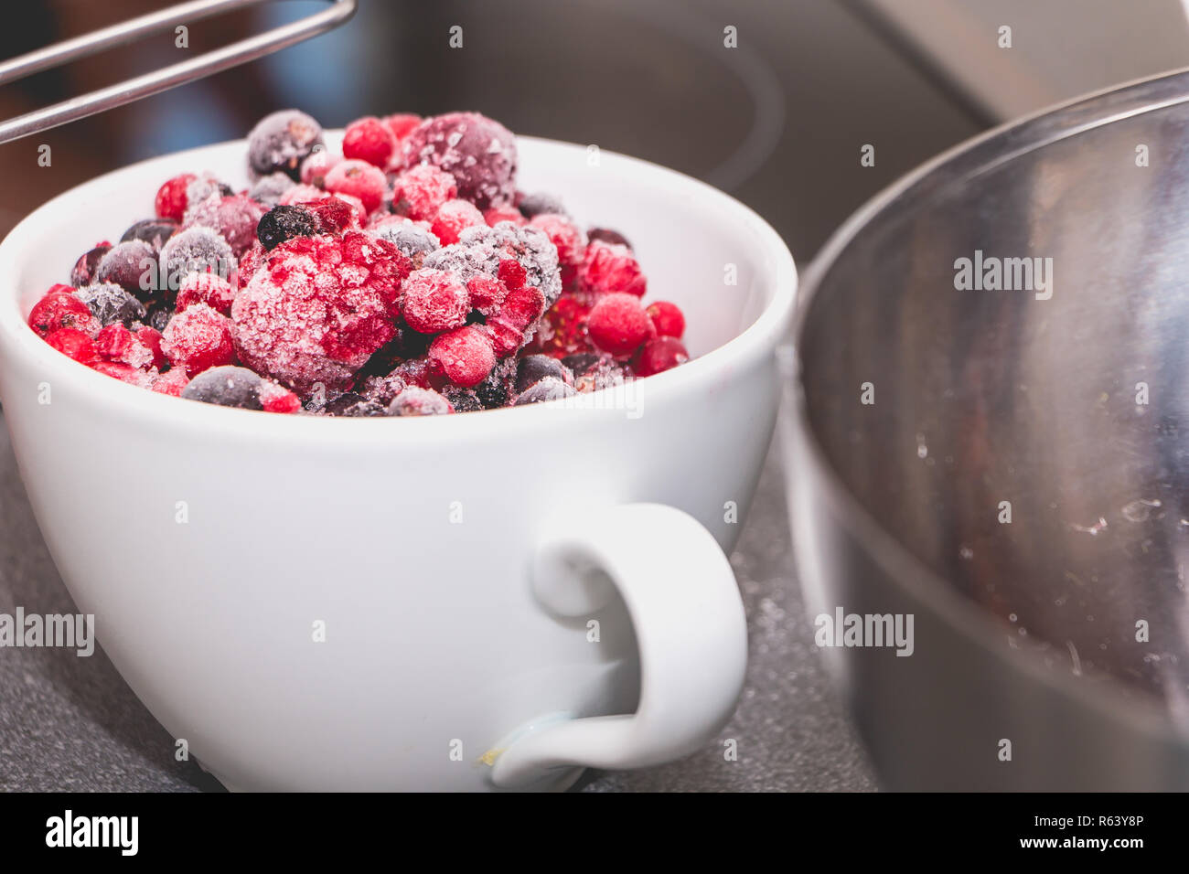 Grapes bowl frozen hi-res stock photography and images - Alamy