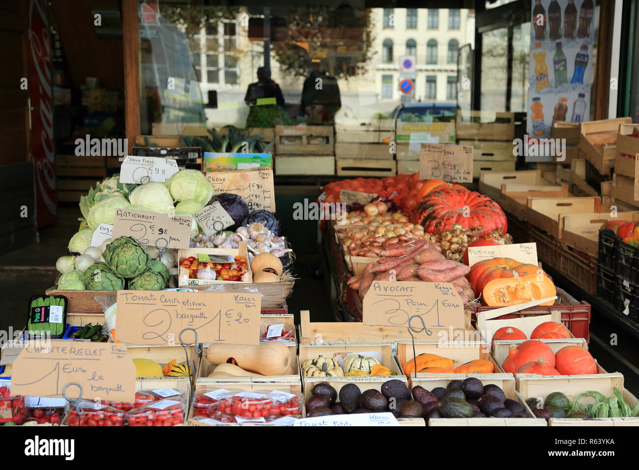 Fruit vegetable shop front outside hi-res stock photography and images ...