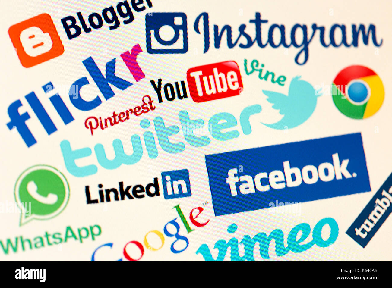 Twitter facebook instagram logos hi-res stock photography and images ...