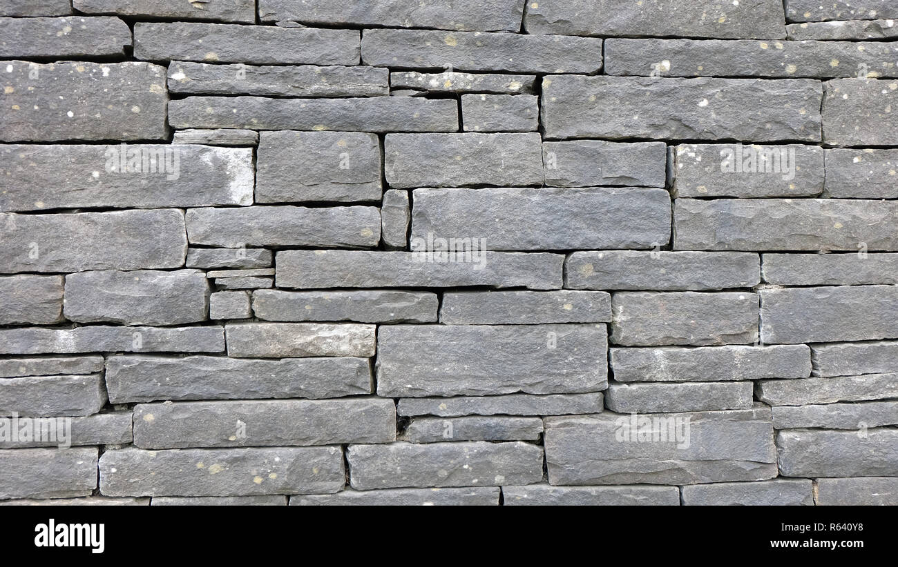 Horizontal texture of grey slate wall tiles Stock Photo - Alamy
