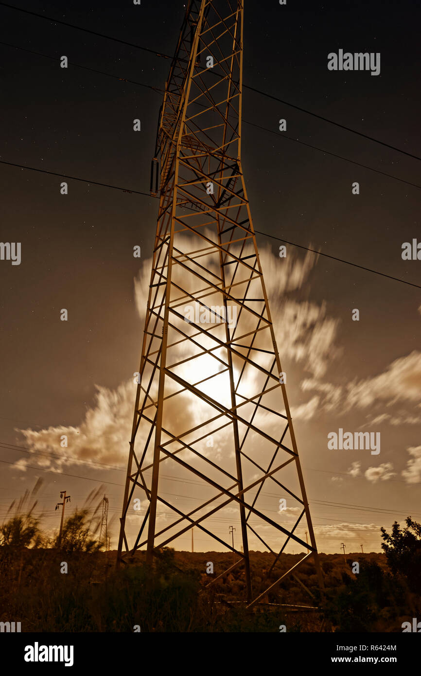 Trellis tower hi-res stock photography and images - Alamy